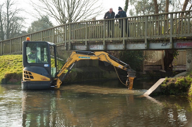 File:Weir removal in progress 21-3-16.jpg - RESTORE